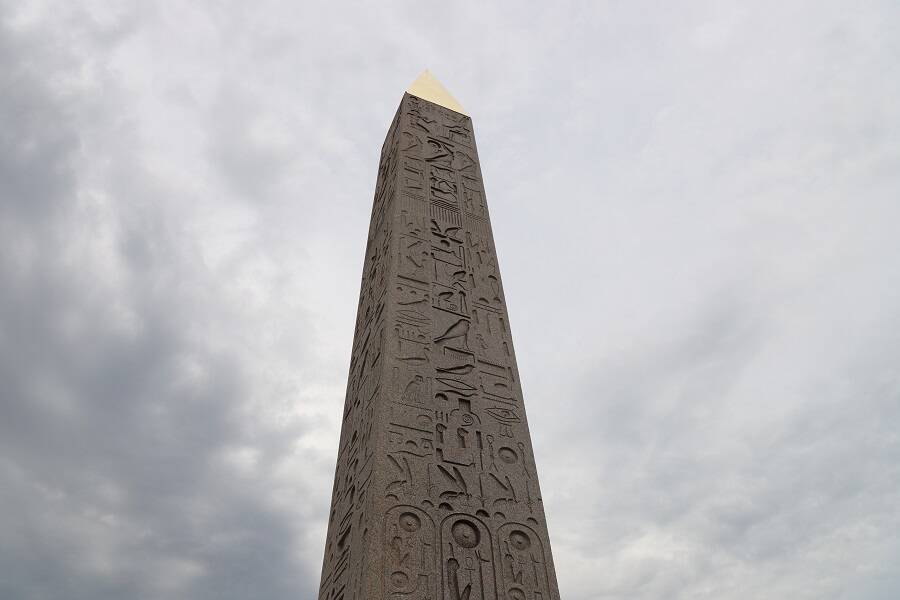 Achèvement de la restauration de l'obélisque de Louxor avec la pose d ...