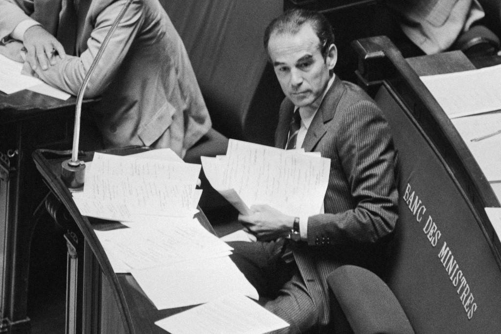 Robert Badinter entre au Panthéon | Ministère de la Culture