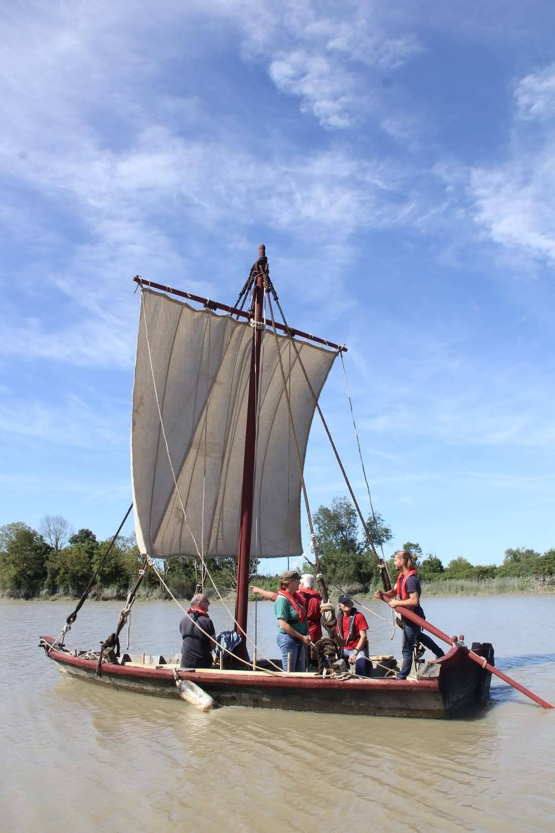 Tonnay-Charente : inédite reconstitution d’un bateau mérovingien ...