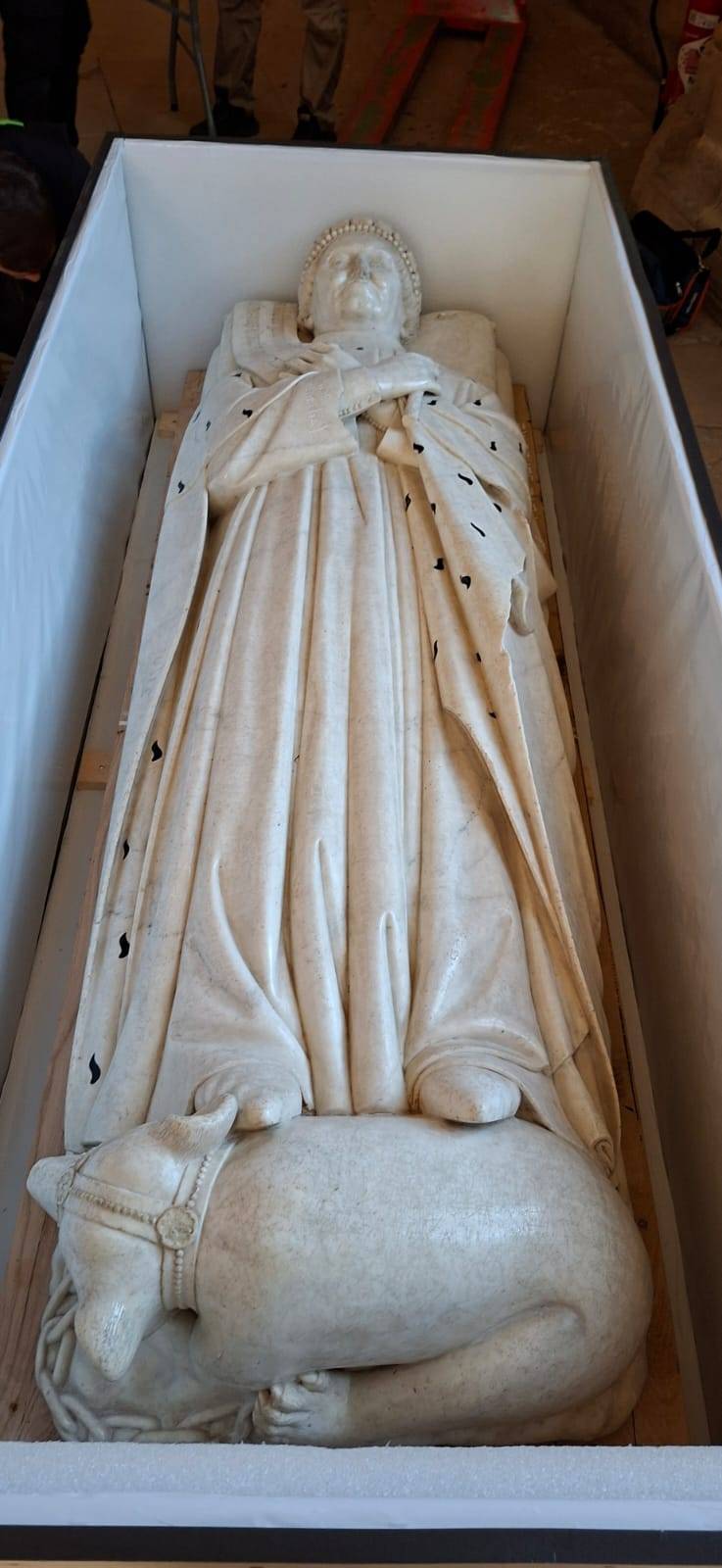 Le gisant du duc Jean de Berry s’expose au château de Chantilly ...