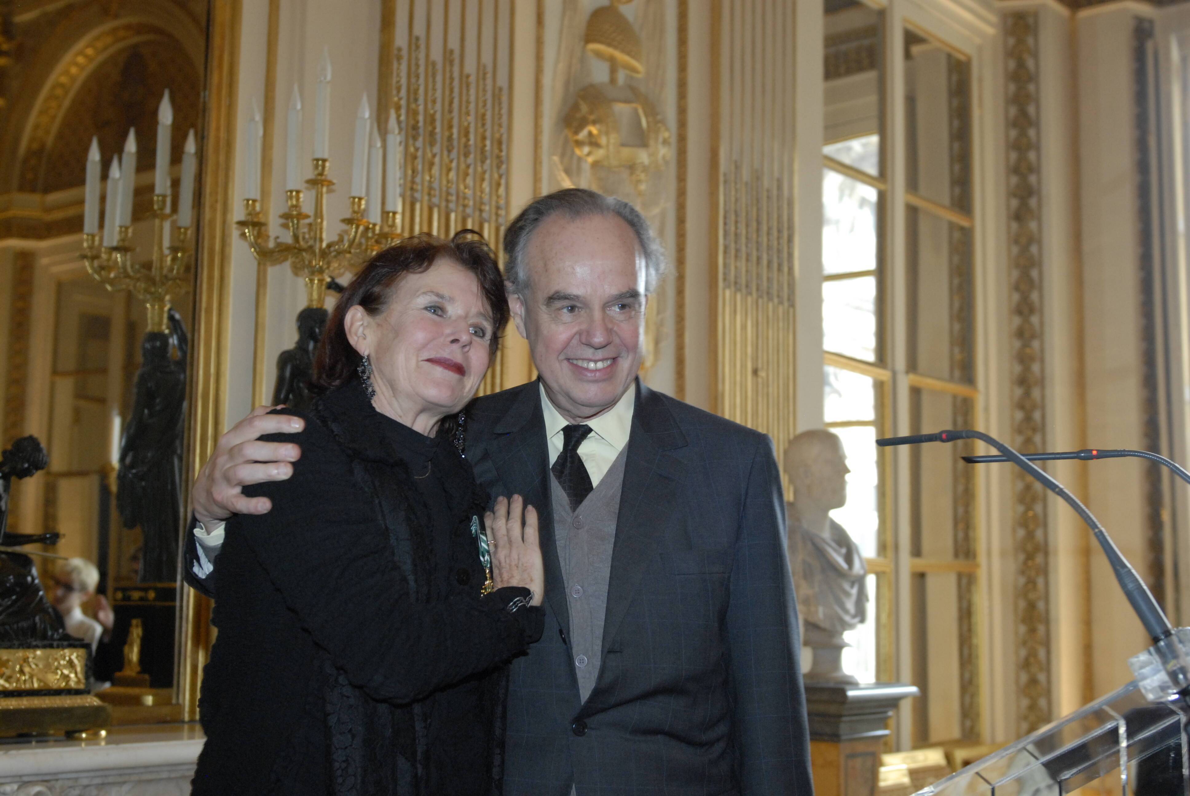 Cérémonie de remise de décorations à Josephine Ann Endicott, Mourad ...