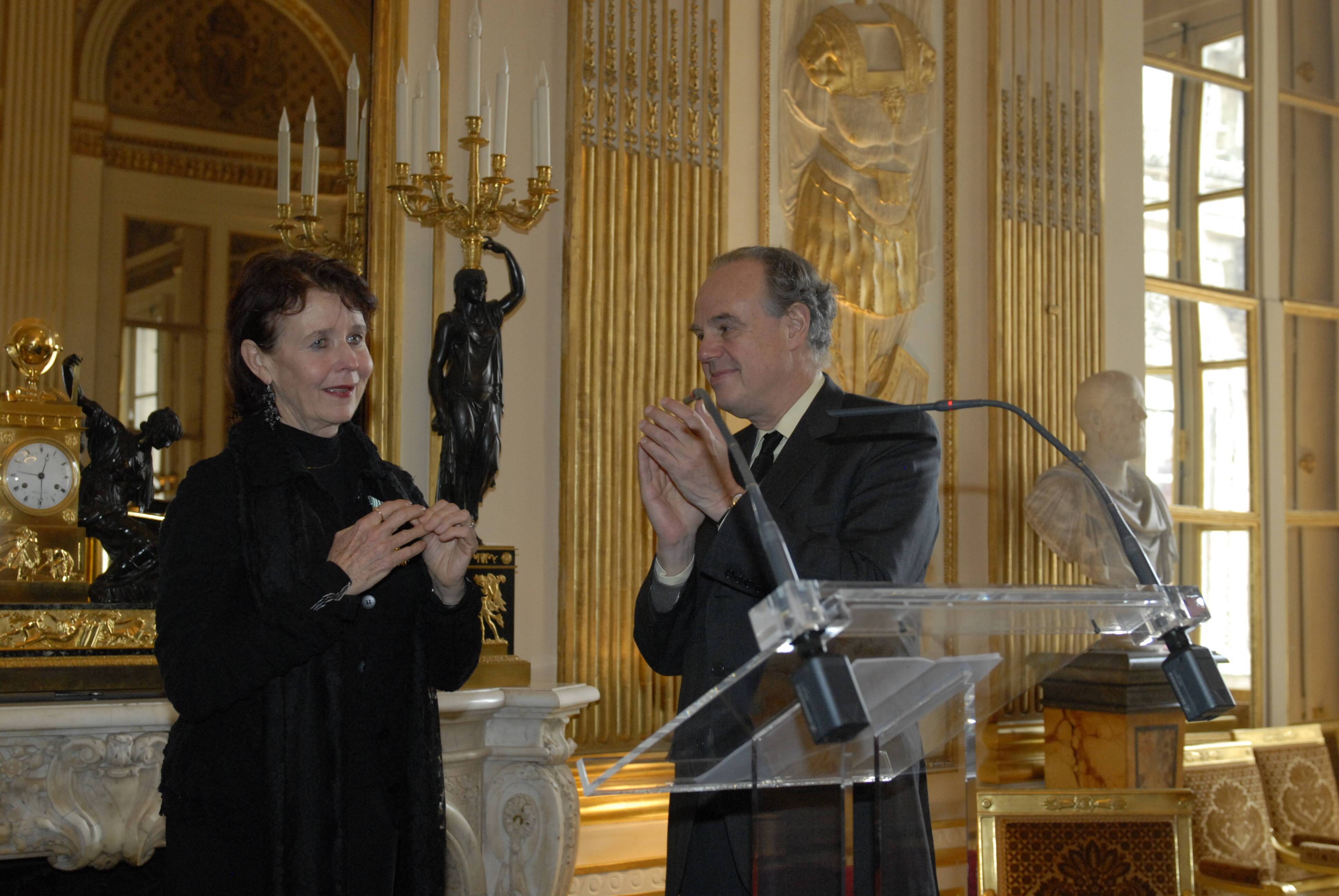 Cérémonie de remise de décorations à Josephine Ann Endicott, Mourad ...